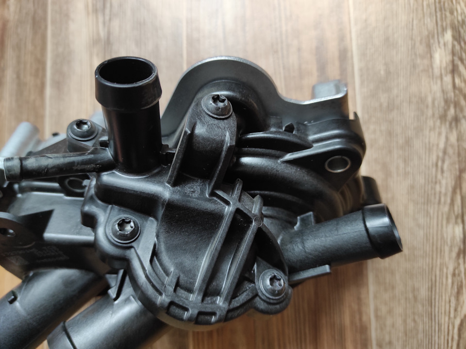 Водяной насос в сборе 1.4 TSI VAG 04E121600BD DOLZ A239 на Volkswagen ...