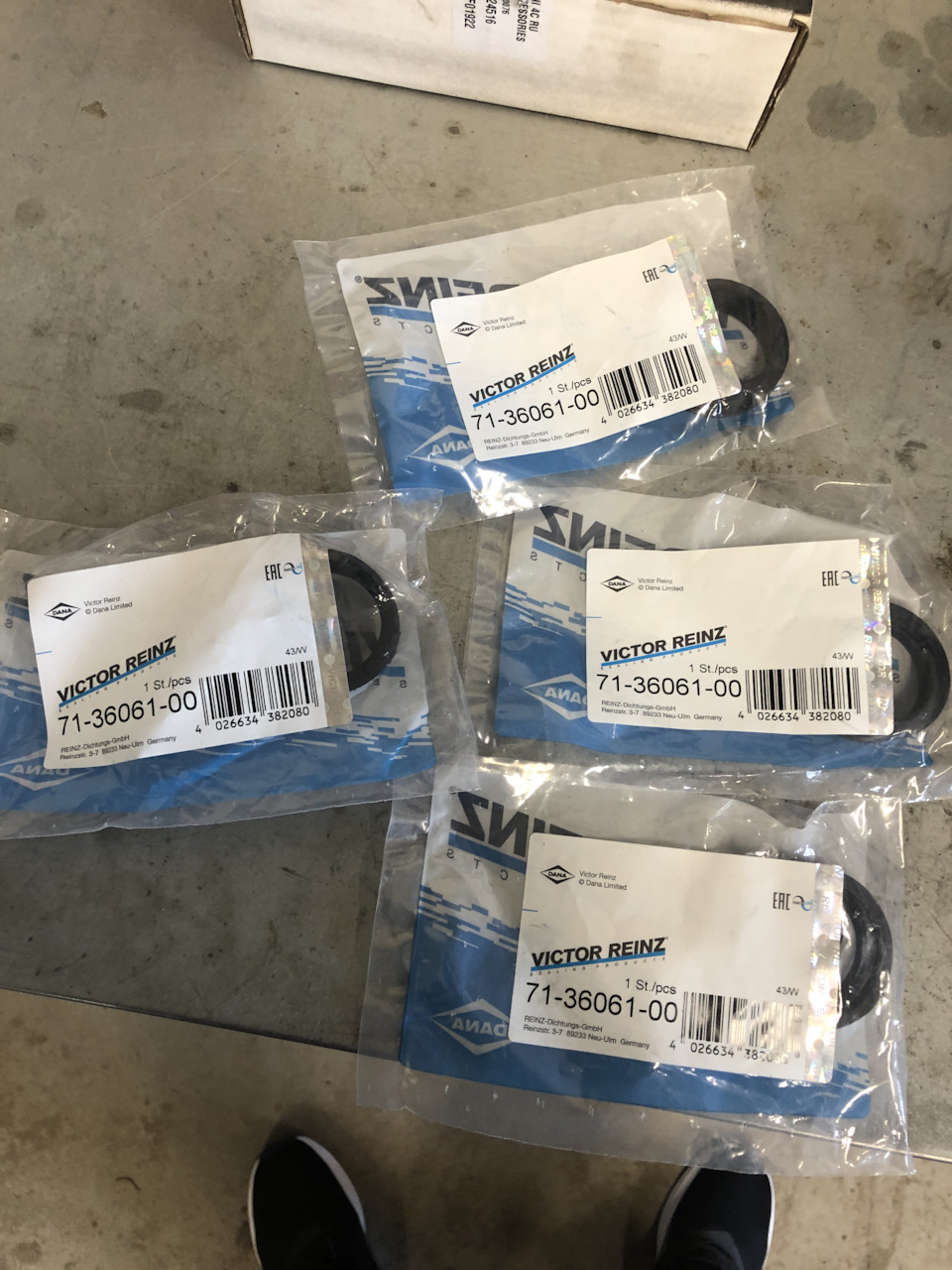 713606100 Прокладка, корпус впускного коллектора VICTOR REINZ ...