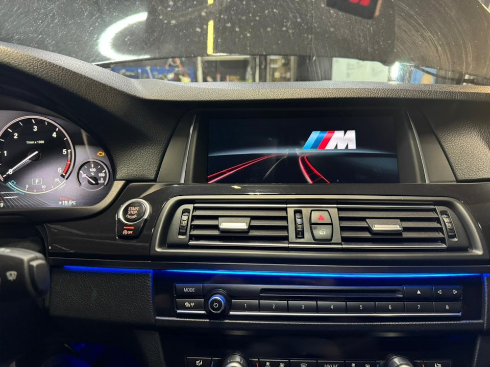 Приветственный экран M Performance — BMW 5 series (F10), 2,5 л, 2014 года | стайлинг | DRIVE2