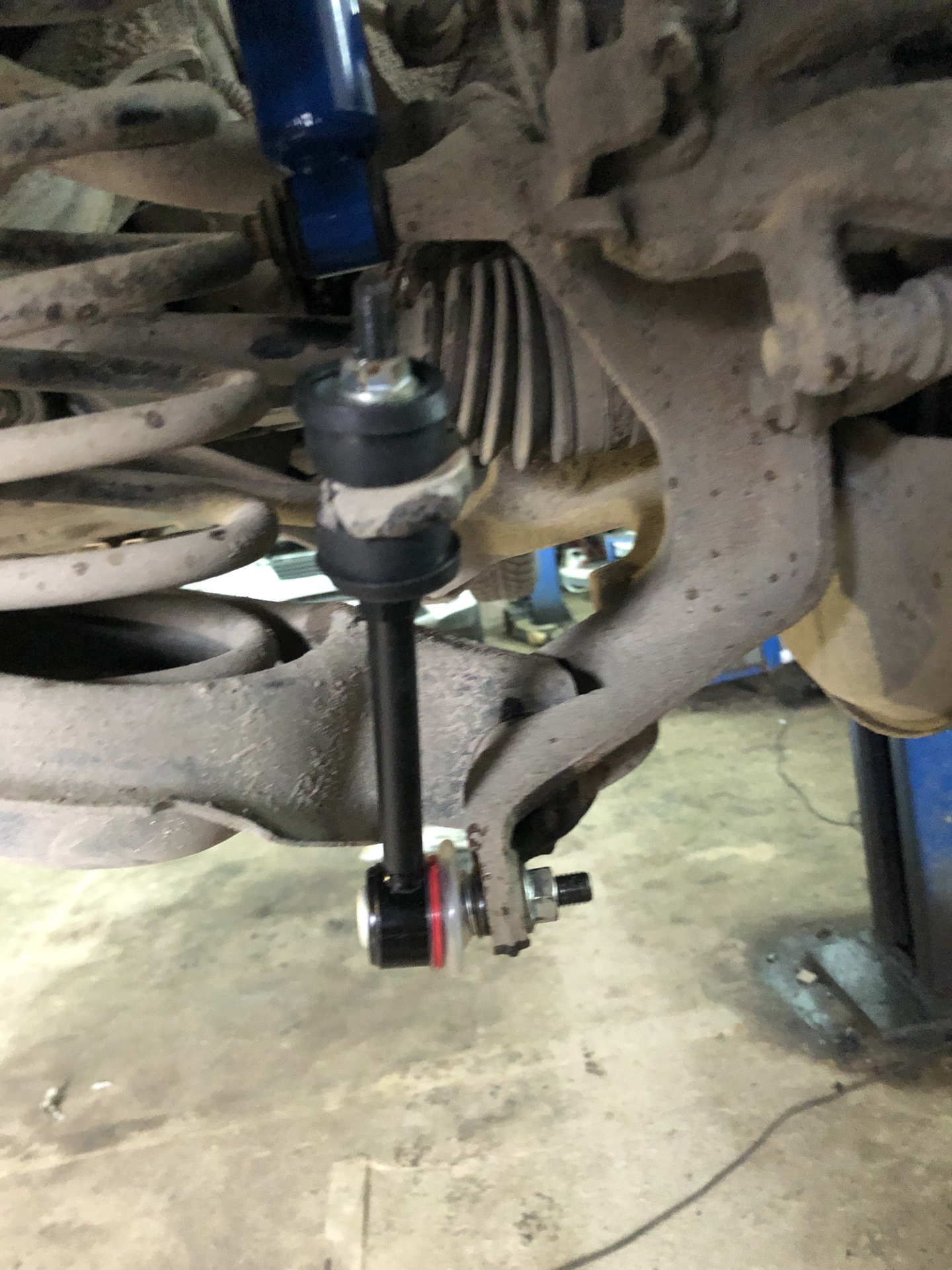 Бюджетная замена задних амортизаторов — Ford Kuga (1G), 2,5 л, 2012 года | визит на сервис | DRIVE2