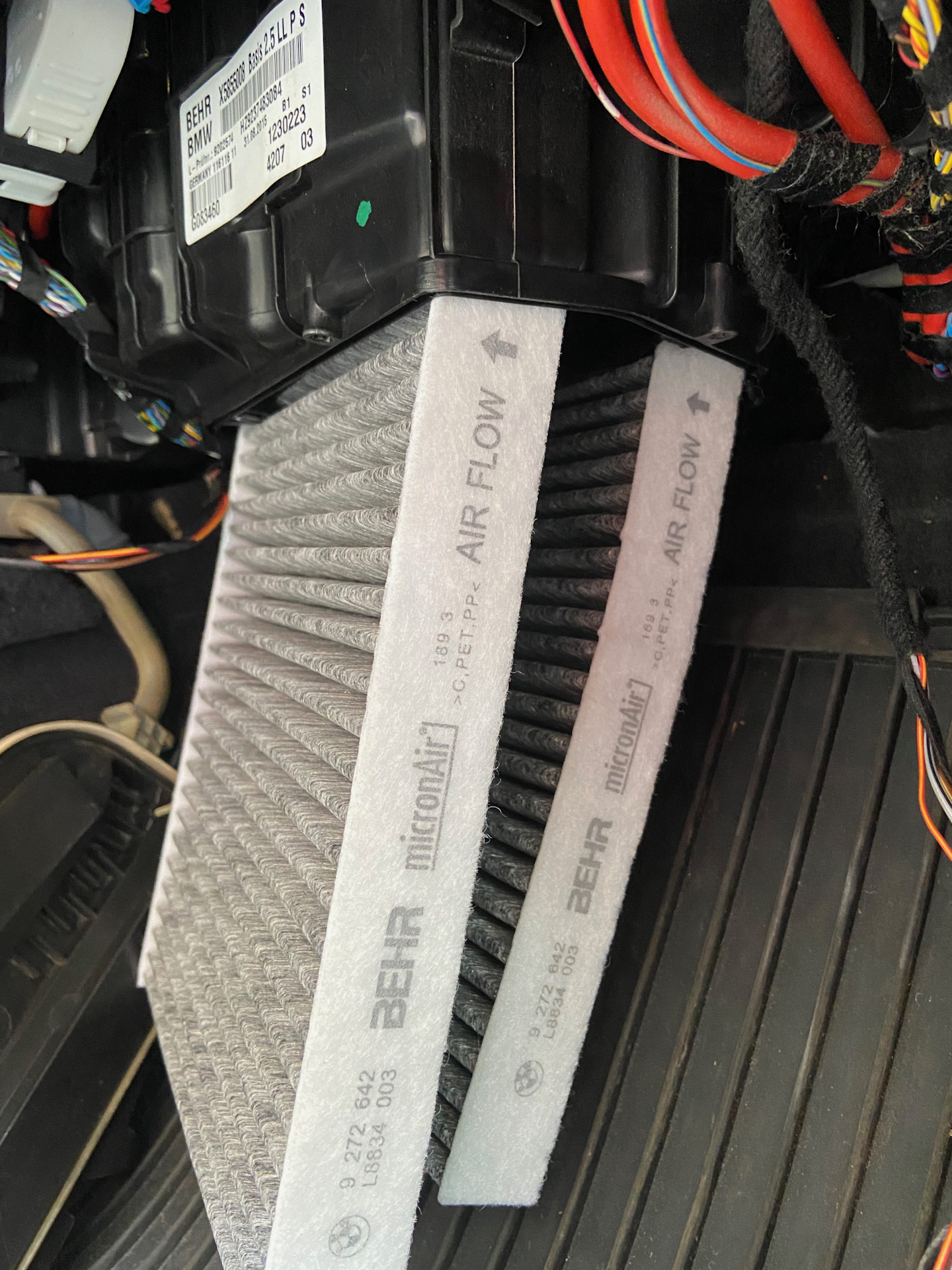 Замена воздушного фильтра и фильтра салона. — BMW 5 series Touring (F11 ...