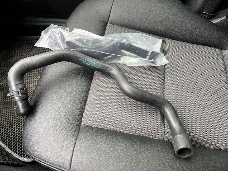 Замена патрубка печки A2128301696 — Mercedes-Benz E-Class (W212), 1,8 л ...