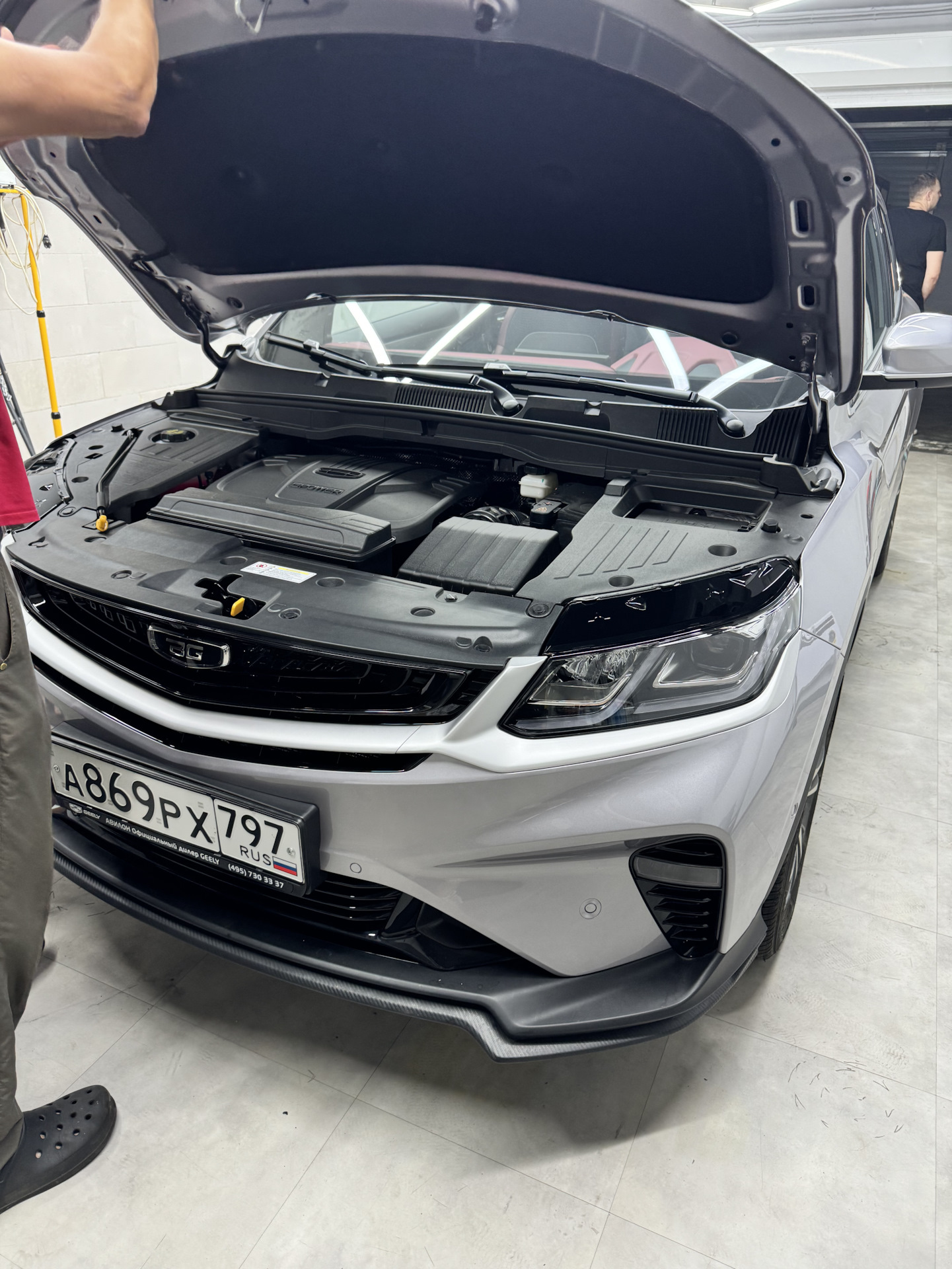 Оклейка в броню и смена цвета красной вставки — Geely Belgee X50, 1,5 л, 2024 года | стайлинг ...