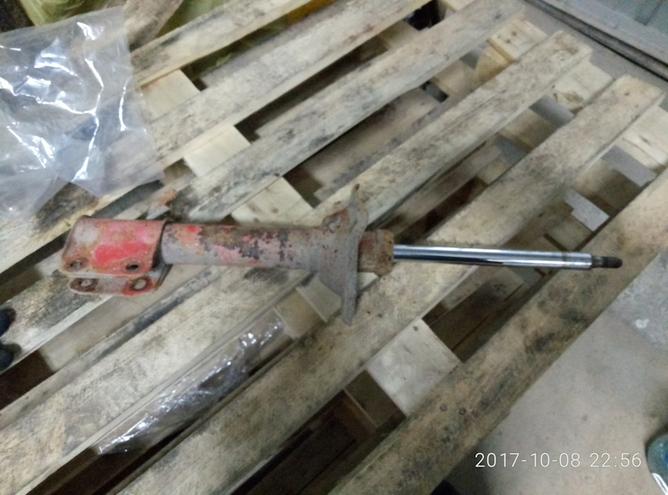 Задний амортизатор Kyb agx на Subaru Impreza GD на Subaru Forester (SG ...