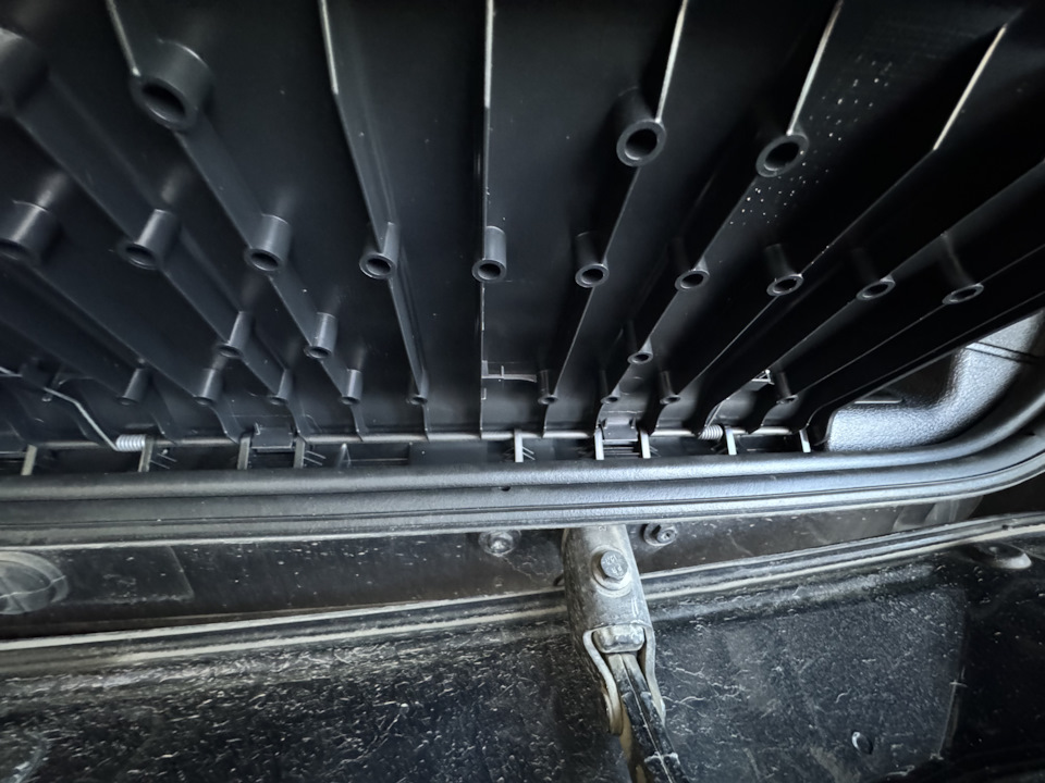 Новая накладка борта багажника. — BMW X5 (F15), 3 л, 2015 года ...