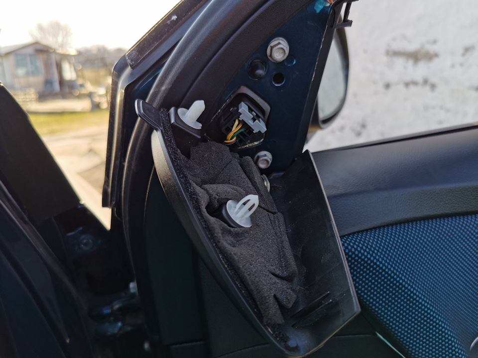 Замена уплотнителей стекол передних дверей. — Chevrolet Cruze (1G), 1,8 ...