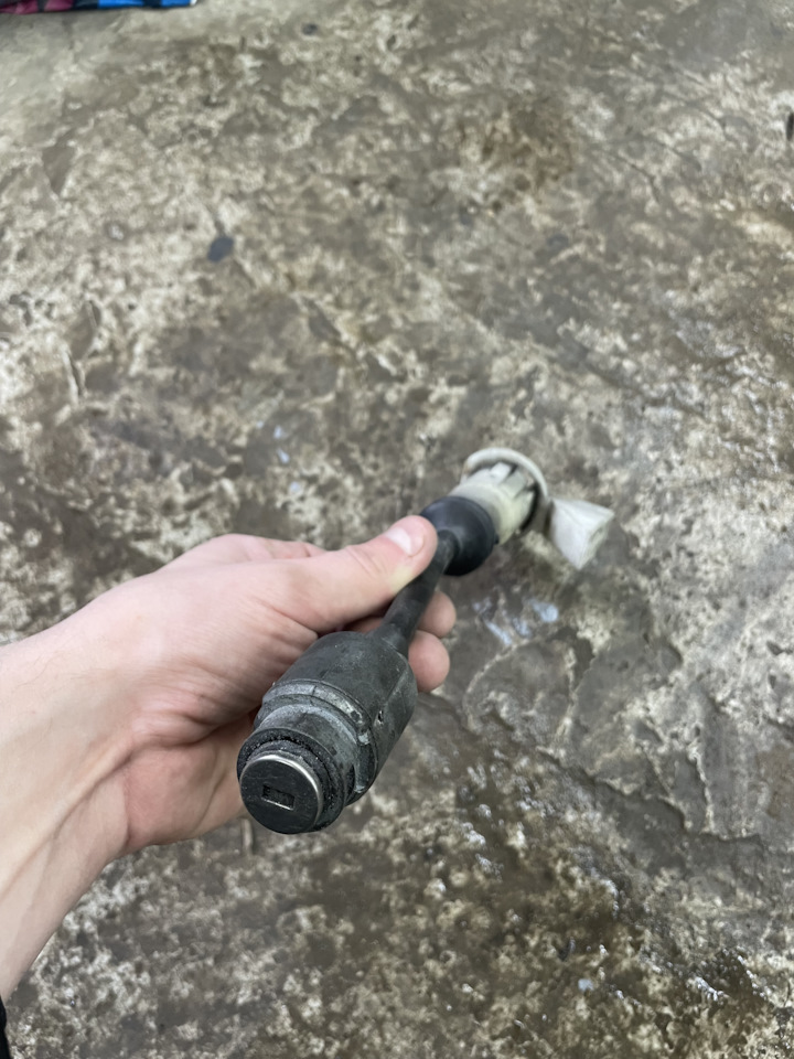 1355231 Вставка замка капота (пластиковая штанга) / Focus-II 04~ Ford ...