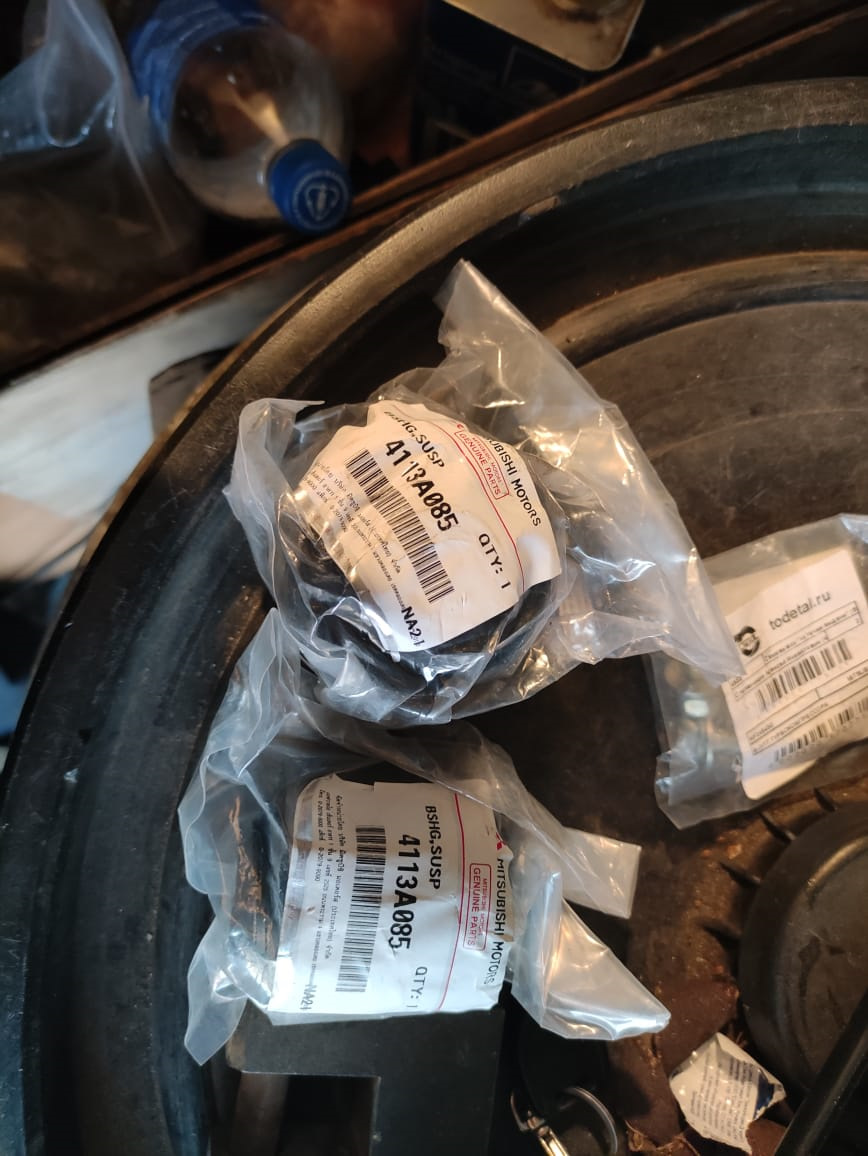 4113A085 Сайлентблок заднего продольного рычага PAJERO/MONTERO SPORT 05 ...