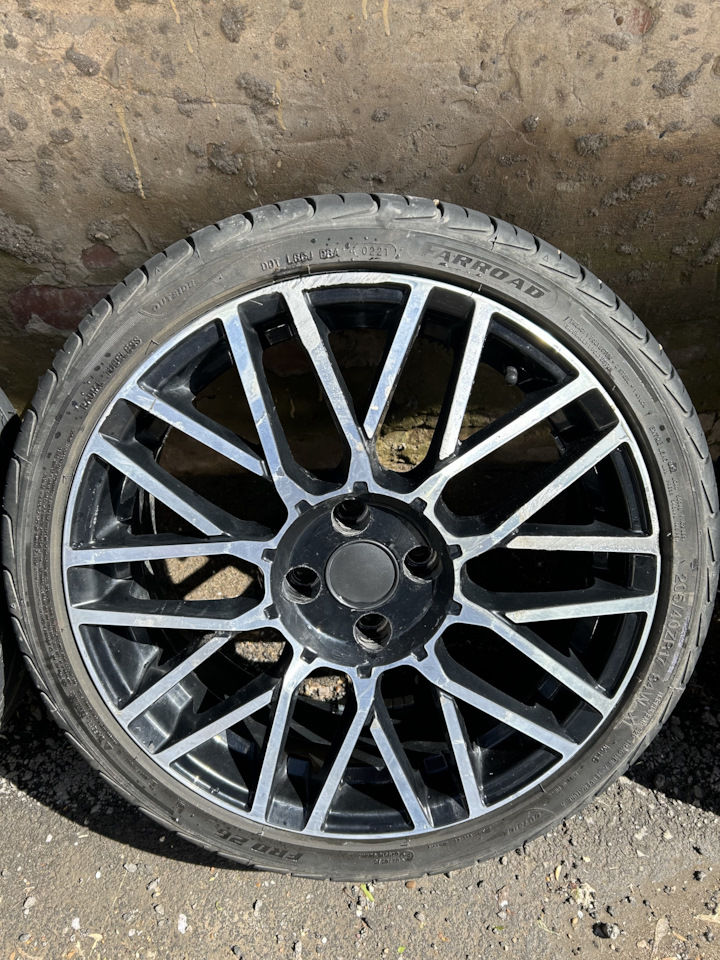 Шины летние 205/40 R17, литые диски 7Jx17 ET0 4x98 на Lada Гранта ...
