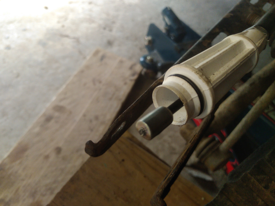 Замена тросов стояночного томроза — Volvo XC90 (1G), 2,4 л, 2005 года ...