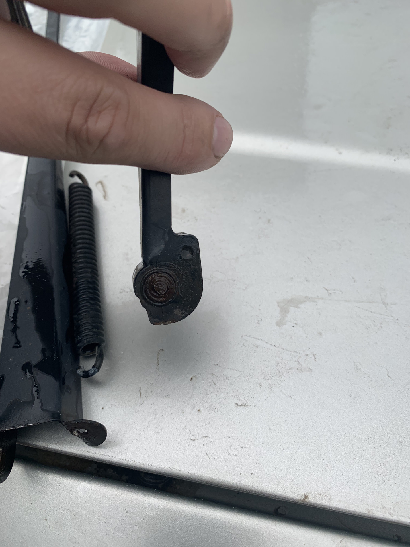 Дворник почти убежал. — УАЗ Pickup, 2,7 л, 2012 года | поломка | DRIVE2