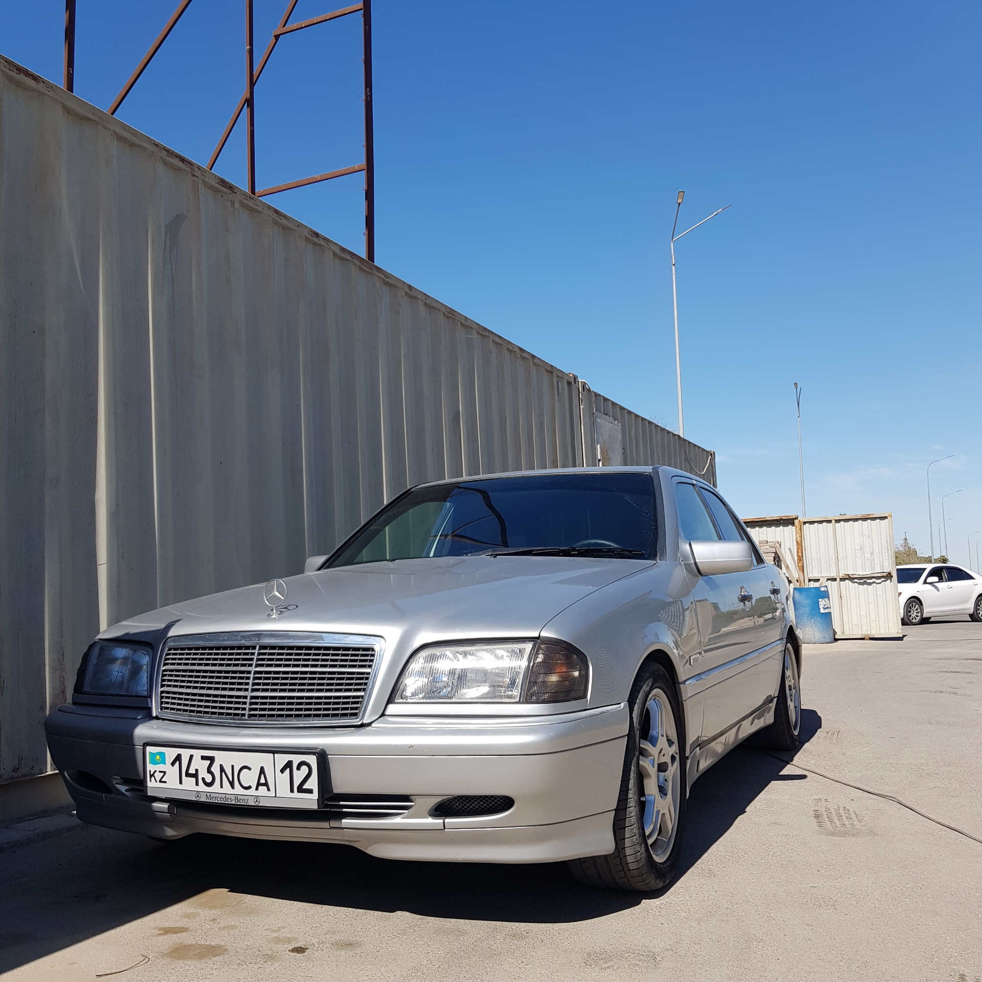 Заезд с BMW e34 525i. — Mercedes-Benz C-Class (W202), 3,2 л, 1993 года ...