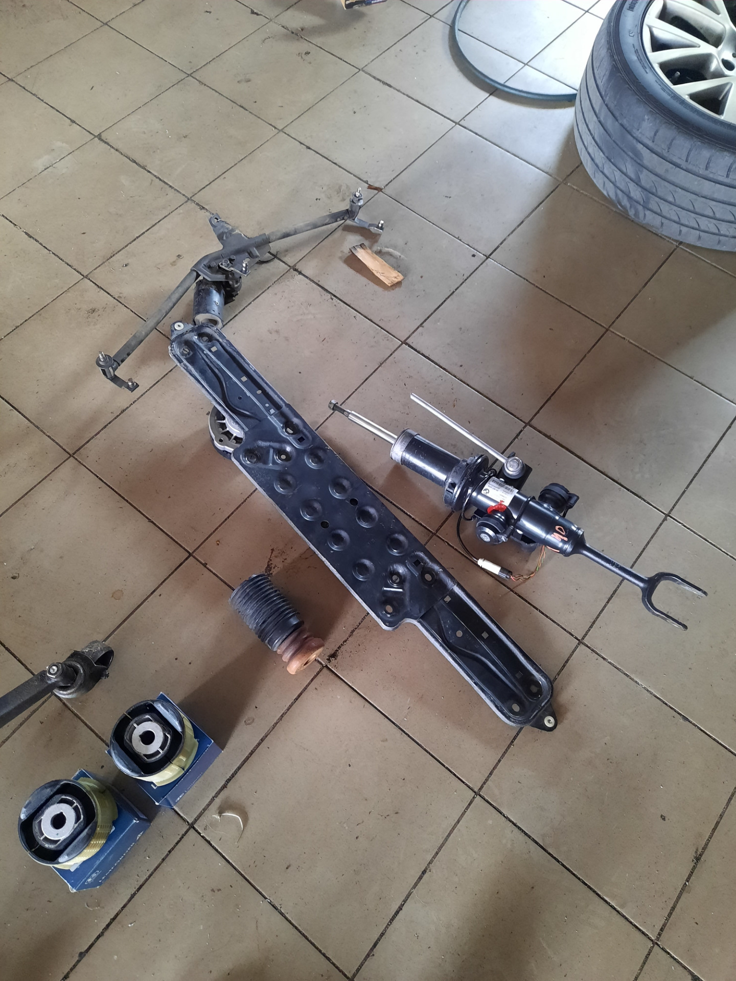 Замена аммортизатора, защиты днища и гуммилагеров — DRIVE2