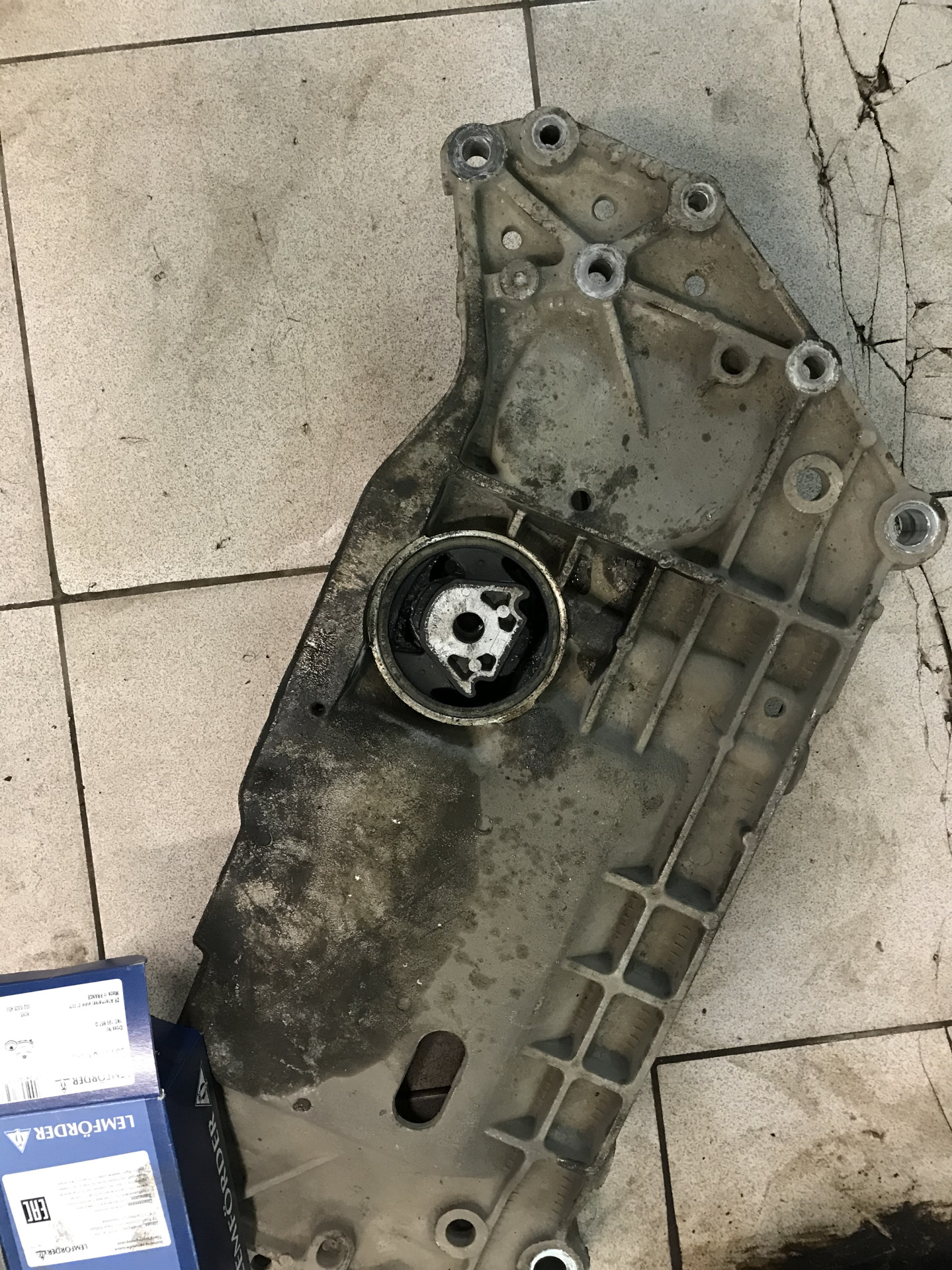 Нижняя опора — Skoda Octavia A5 Mk2, 1,8 л, 2012 года | визит на сервис ...
