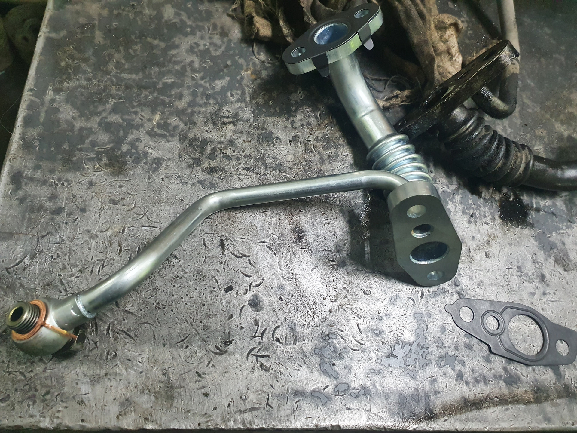 Трубка подачи масла на турбину — Toyota Hiace Regius, 3 л, 1997 года ...