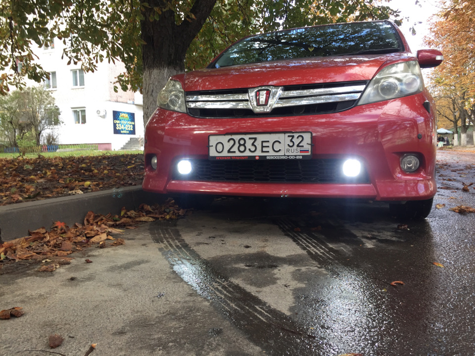 Дневные ходовые огни — Toyota Isis, 1,8 л, 2011 года | своими руками ...