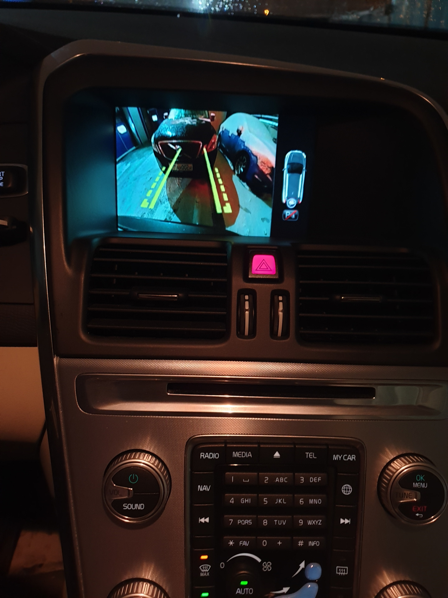 Rear camera — Volvo XC60 (1G), 2,4 л, 2016 года | аксессуары | DRIVE2