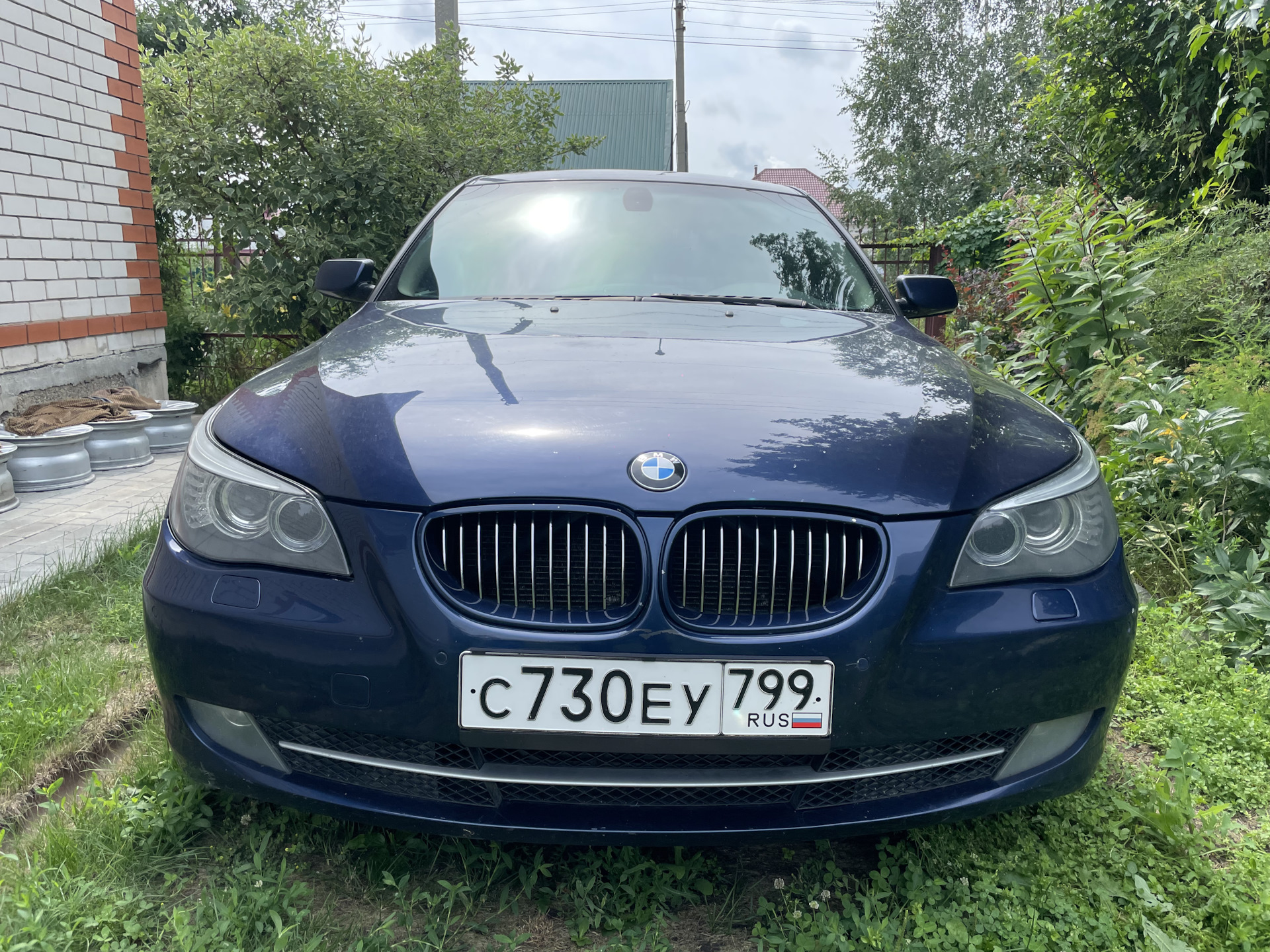 Замена решеток радиатора на хромированные — BMW 5 series (E60), 2 л, 2008 года | своими руками ...