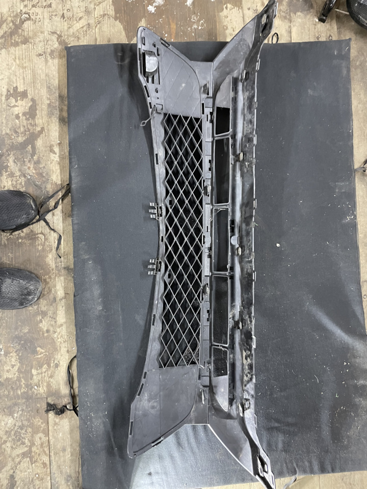 A2048856823 Накладка бампера Mercedes | Запчасти на DRIVE2