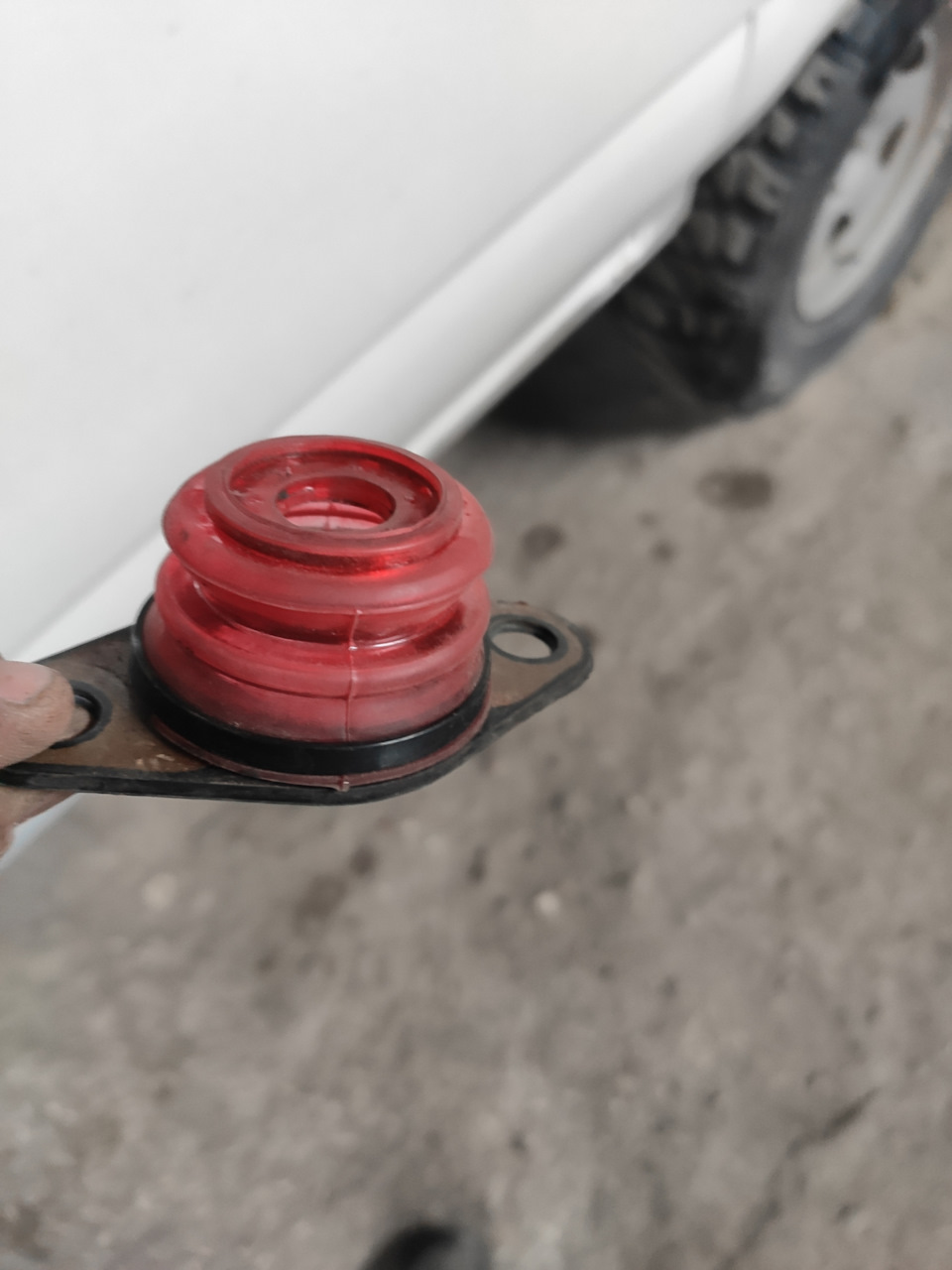 Пыльник рулевой колонки — Toyota Hilux (5G), 2,8 л, 1992 года | своими ...