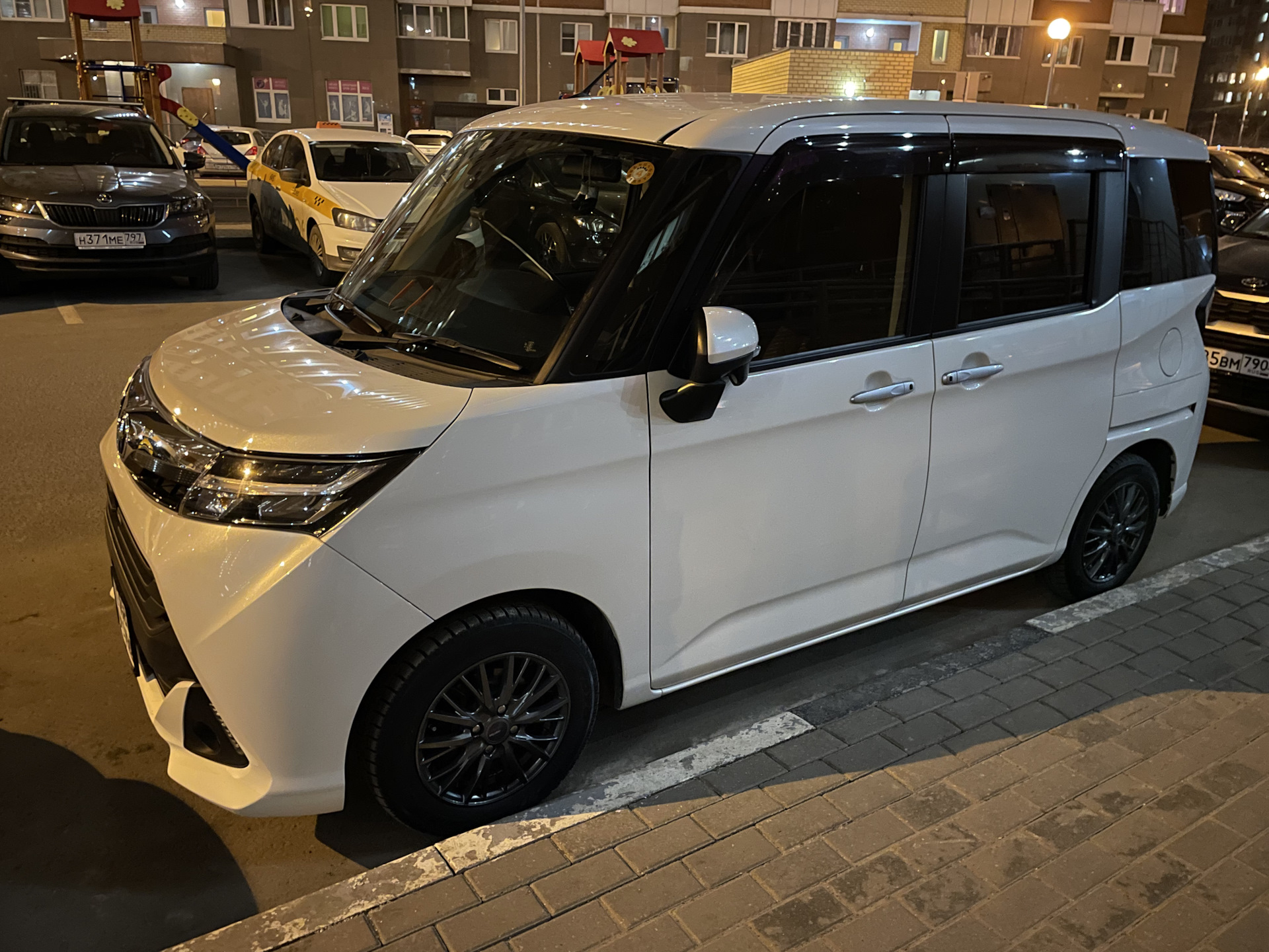 Пока чистая, запечатлю) — Toyota Tank, 1 л, 2017 года | мойка | DRIVE2