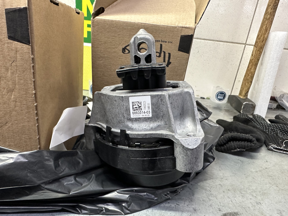 14). B47D20 Замена подушек ДВС — BMW 5 series (G30), 2 л, 2017 года ...