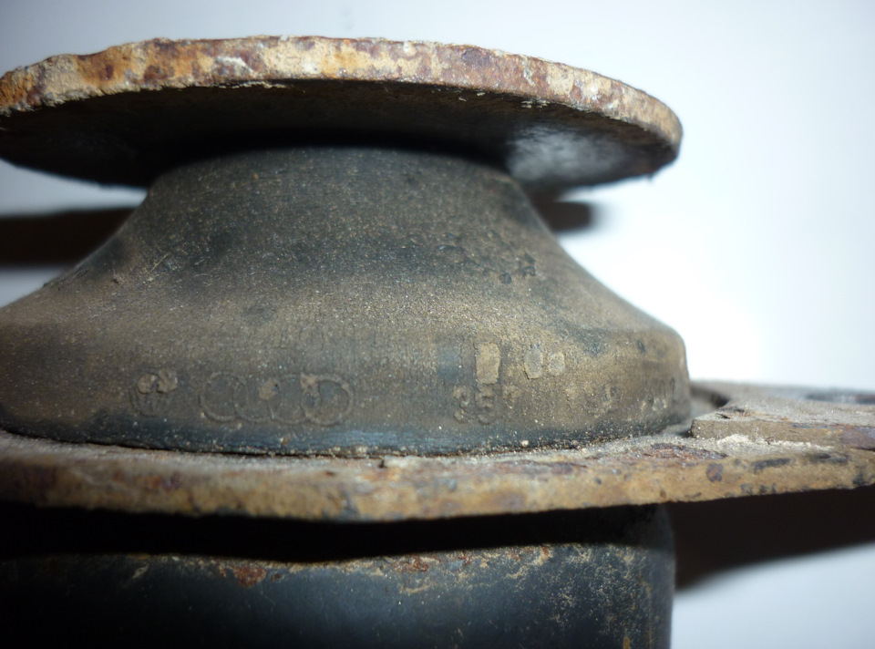 357199402B Опора двигателя/кпп VAG | Запчасти на DRIVE2