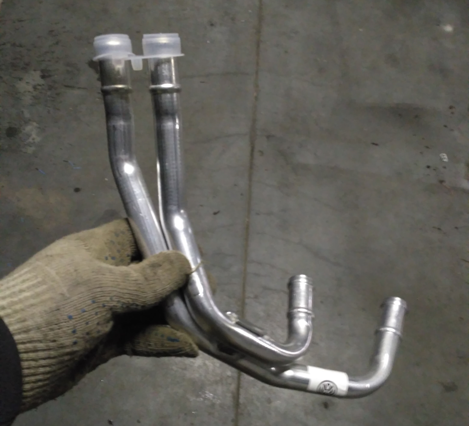 Замена трубки ОЖ, левый подкрылок — Audi Q7 (1G), 3 л, 2008 года ...