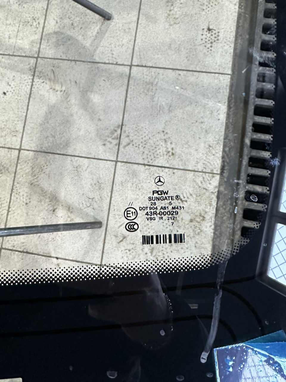 Заменил лобовое стекло на S600 — Mercedes-Benz S-Class (W221), 5,5 л ...