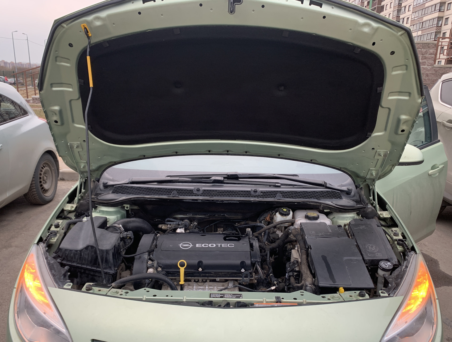 Установка шумоизоляции капота ASTRA J — Opel Astra J, 1,6 л, 2010 года ...