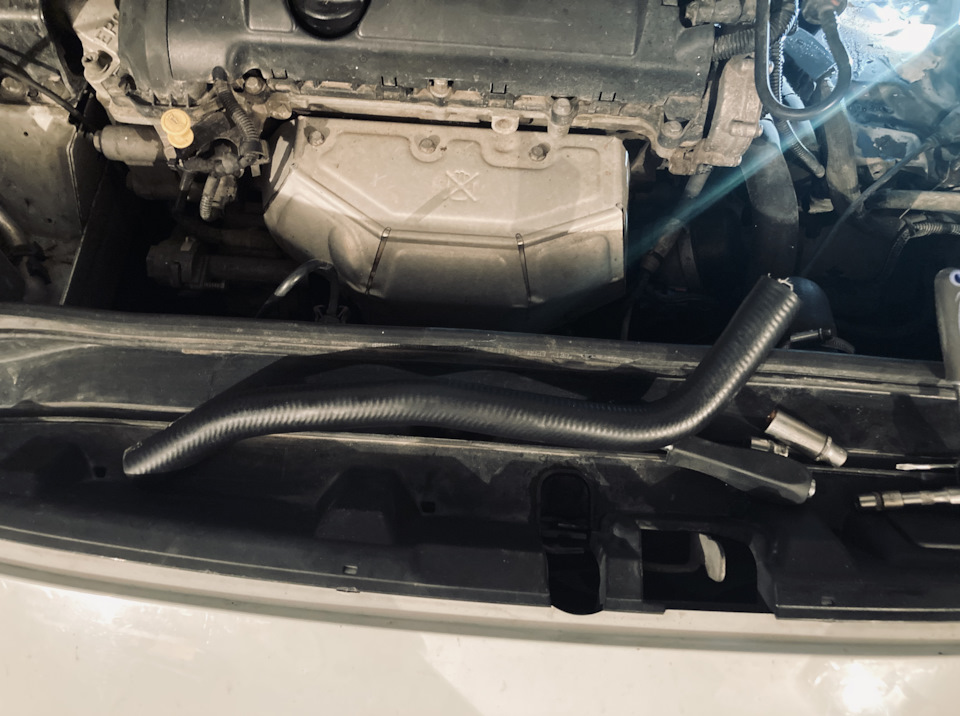 Замена патрубка 6466ty — Peugeot 308 (1G), 1,6 л, 2012 года | запчасти ...