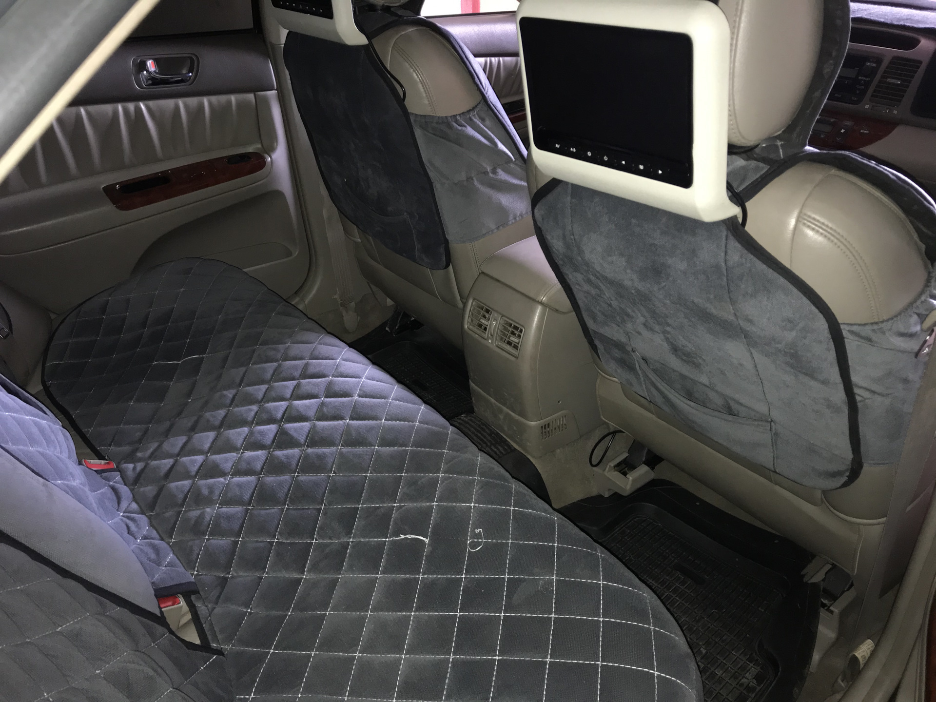 Резиновые заглушки в салон и покрытие антигравием задних арок. — Toyota ...