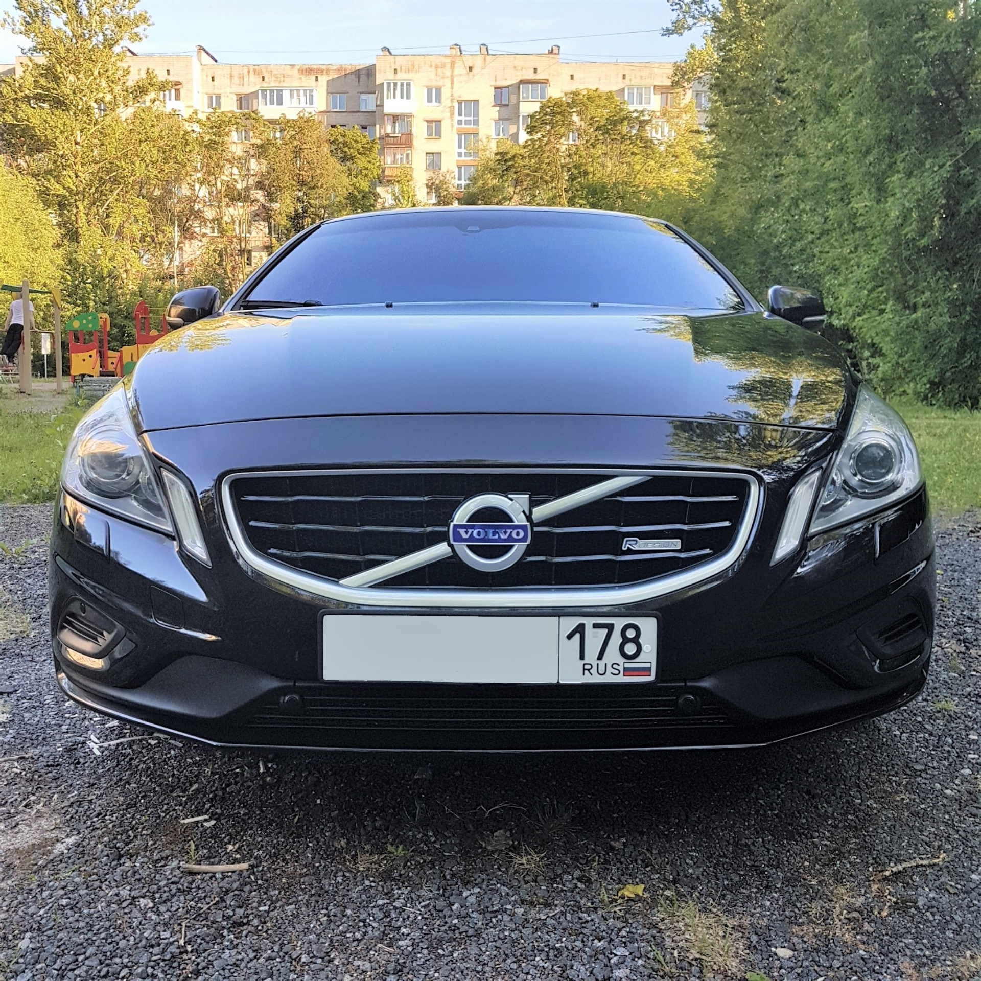 Передний бампер R-Design — Volvo S60 (2G), 2,5 л, 2013 года | стайлинг ...