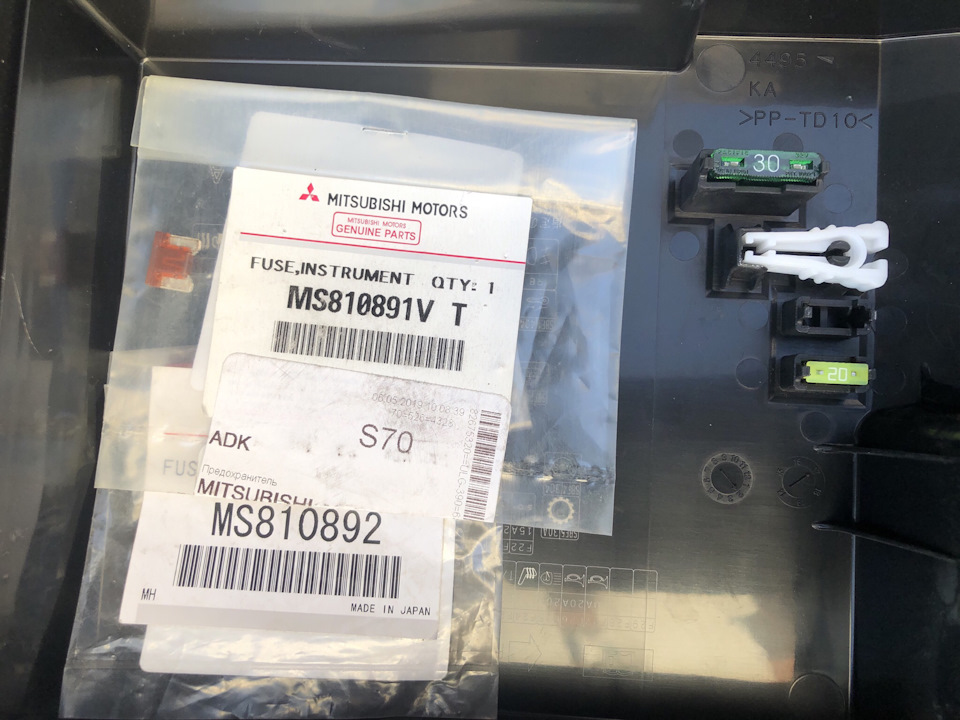 MS810892 ПРЕДОХРАНИТЕЛЬ 10A (FUSE MINI) Mitsubishi | Запчасти на DRIVE2