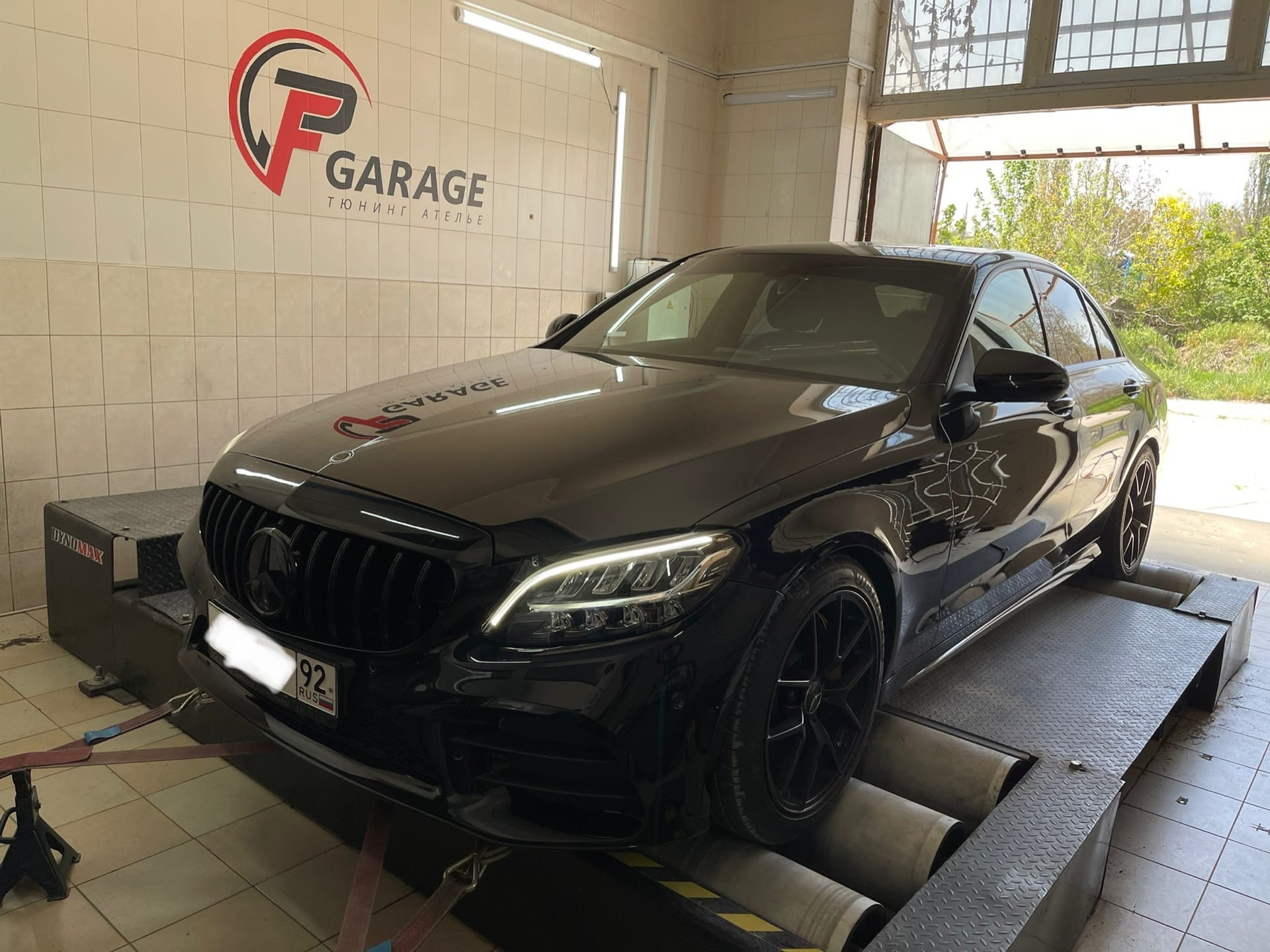 Mercedes-Benz C300 W205 2.0T — изготовили downpipe, закодировали ...