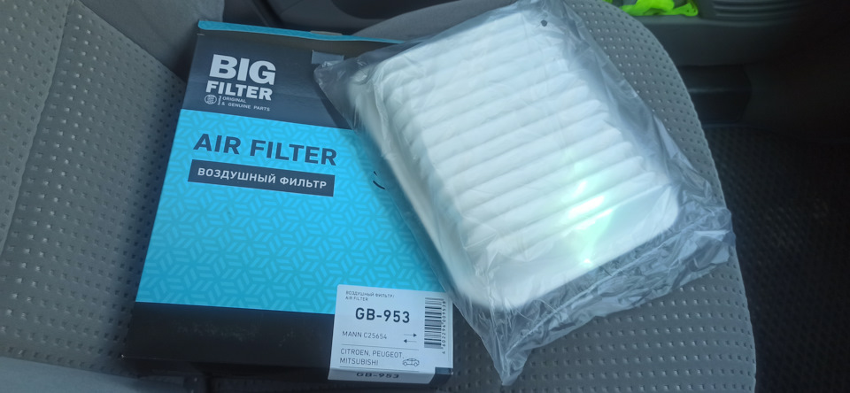 Замена воздушных фильтров — Mitsubishi Grandis, 2,4 л, 2003 года | расходники | DRIVE2