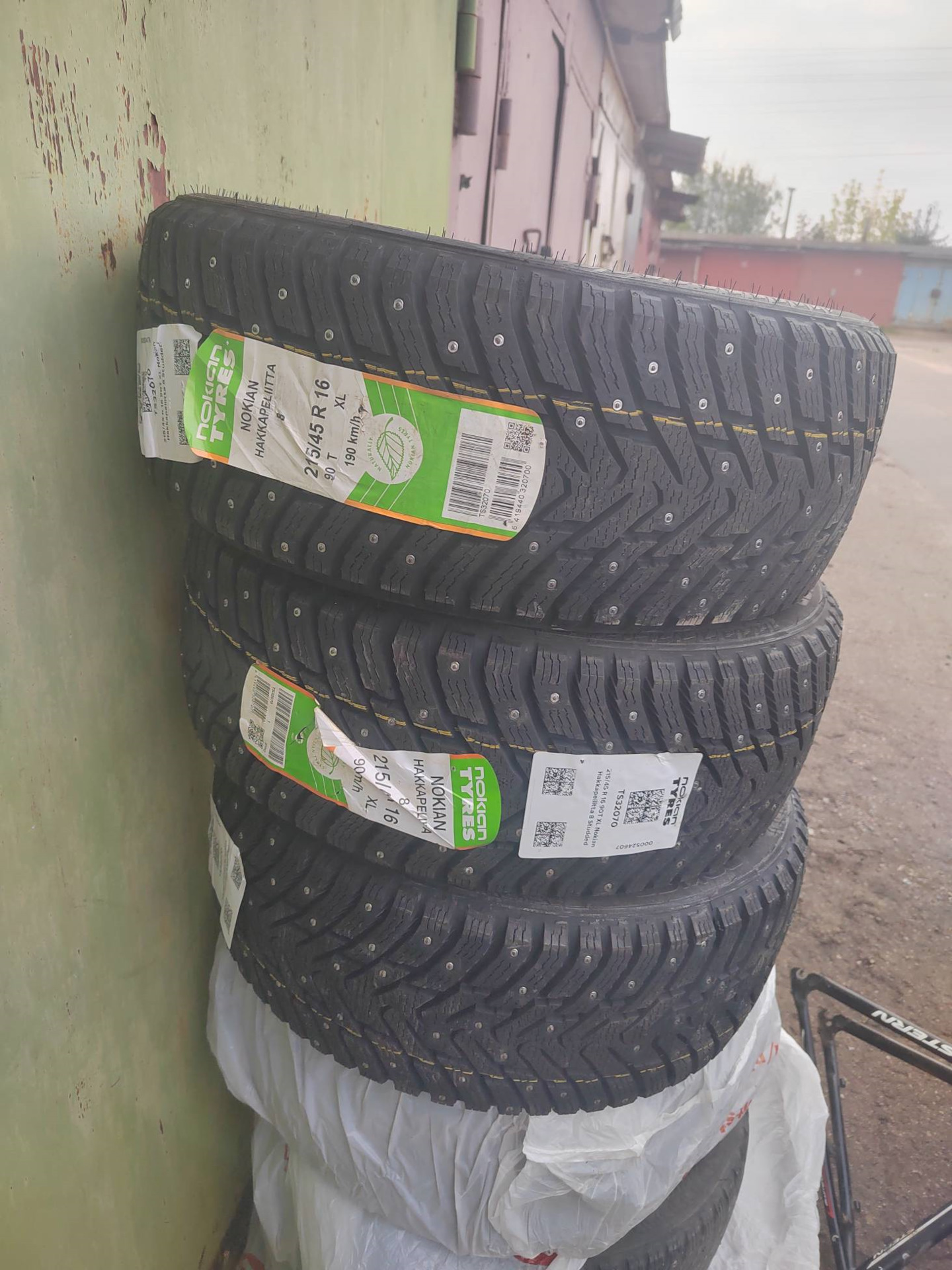 Новая зимняя хакка 8 на r16 — SEAT Ibiza (6J), 1,6 л, 2014 года | шины ...