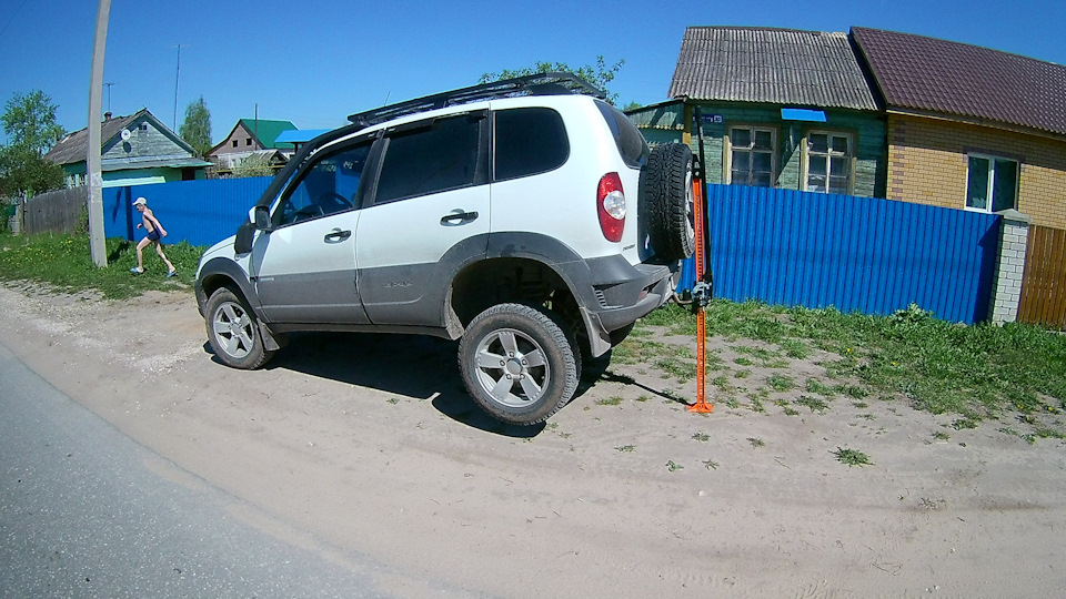 Реечный домкрат. — Chevrolet Niva (1G), 1,7 л, 2015 года | аксессуары ...