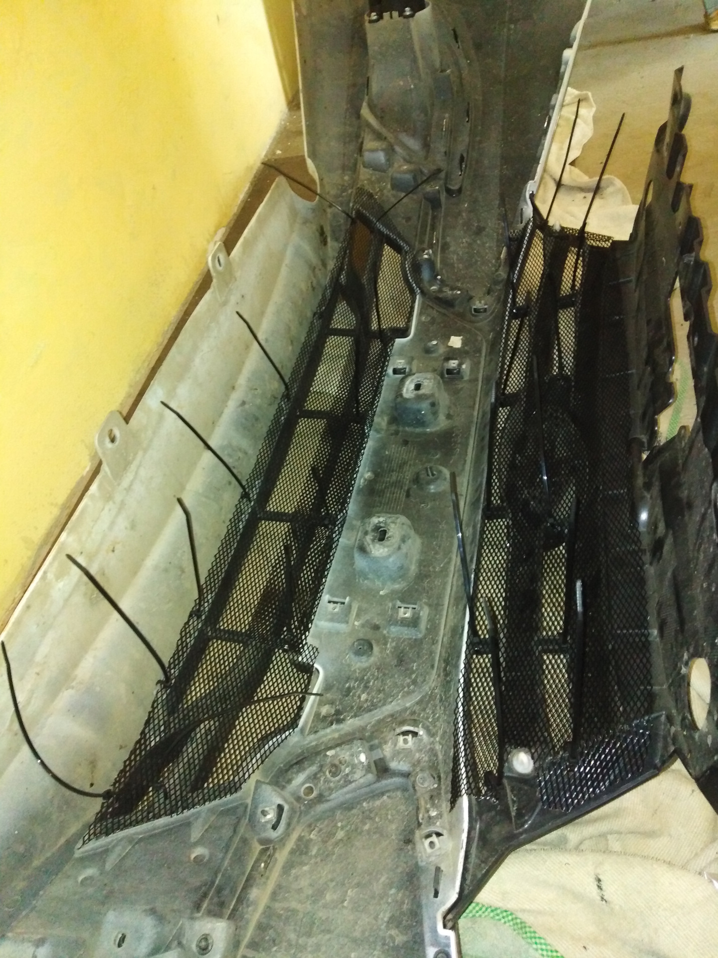Сетка в бампер и ПТФ — Lada Гранта Универсал, 1,6 л, 2019 года ...