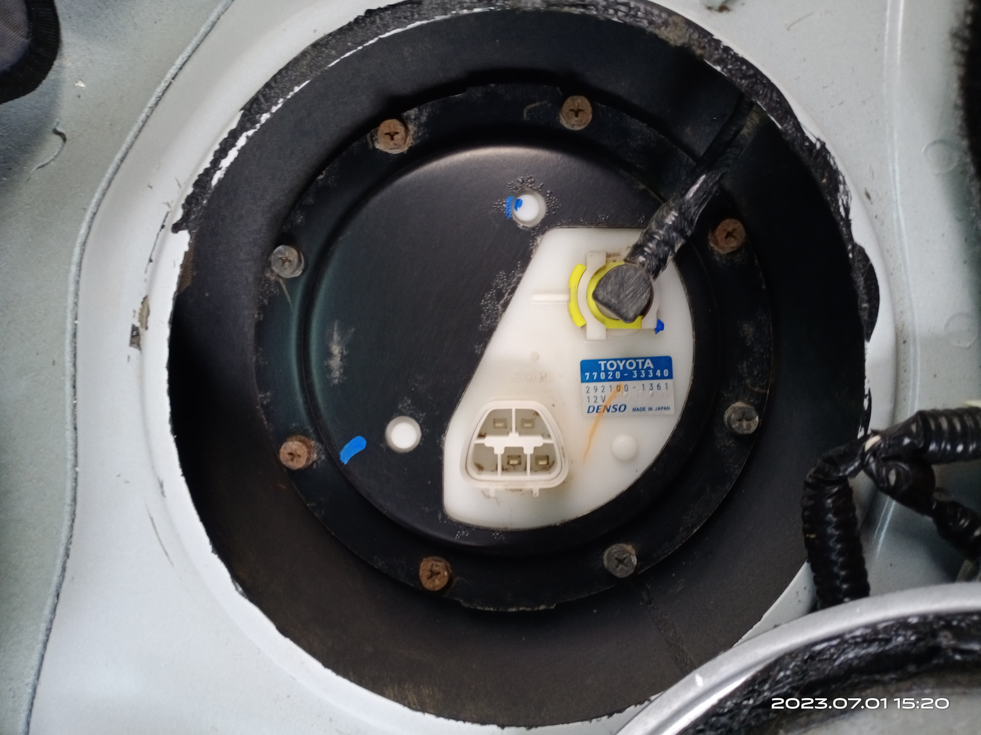 Замена топливного фильтра — Toyota Camry (XV50), 2 л, 2016 года ...