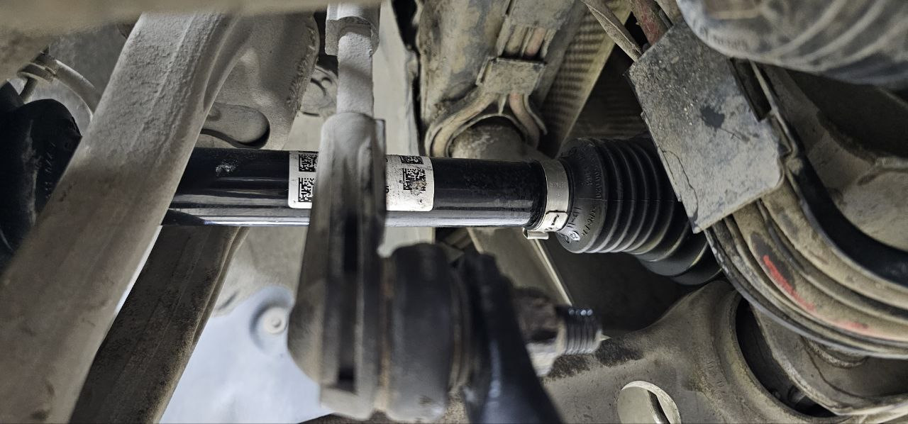 Замена передних приводов(оригинал) + замена масла в коробке+редукторы ...