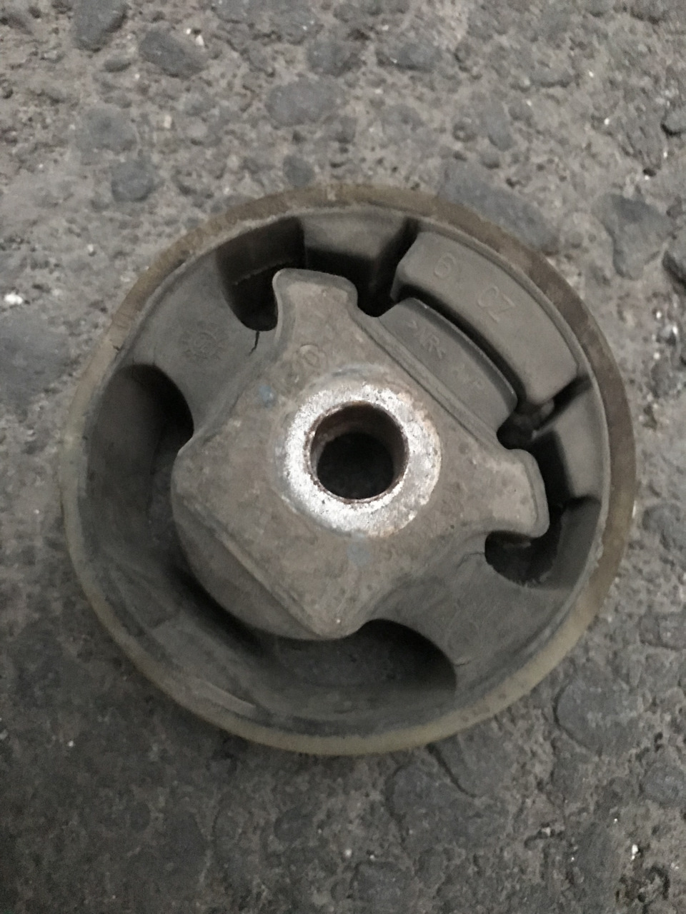 Замена подушек КПП и двигателя — Volkswagen Jetta V, 1,6 л, 2008 года ...