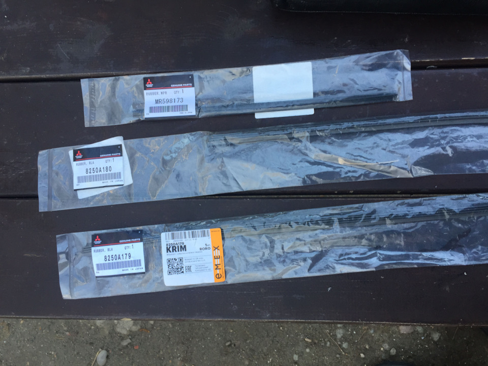 MR598173 РЕЗИНКА ЩЕТКИ RR ДВОРНИКА 305MM CW6W Mitsubishi | Запчасти на ...