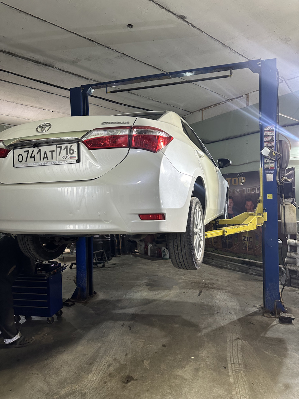 Замена задних тормозных колодок — Toyota Corolla (160), 1,6 л, 2014 ...