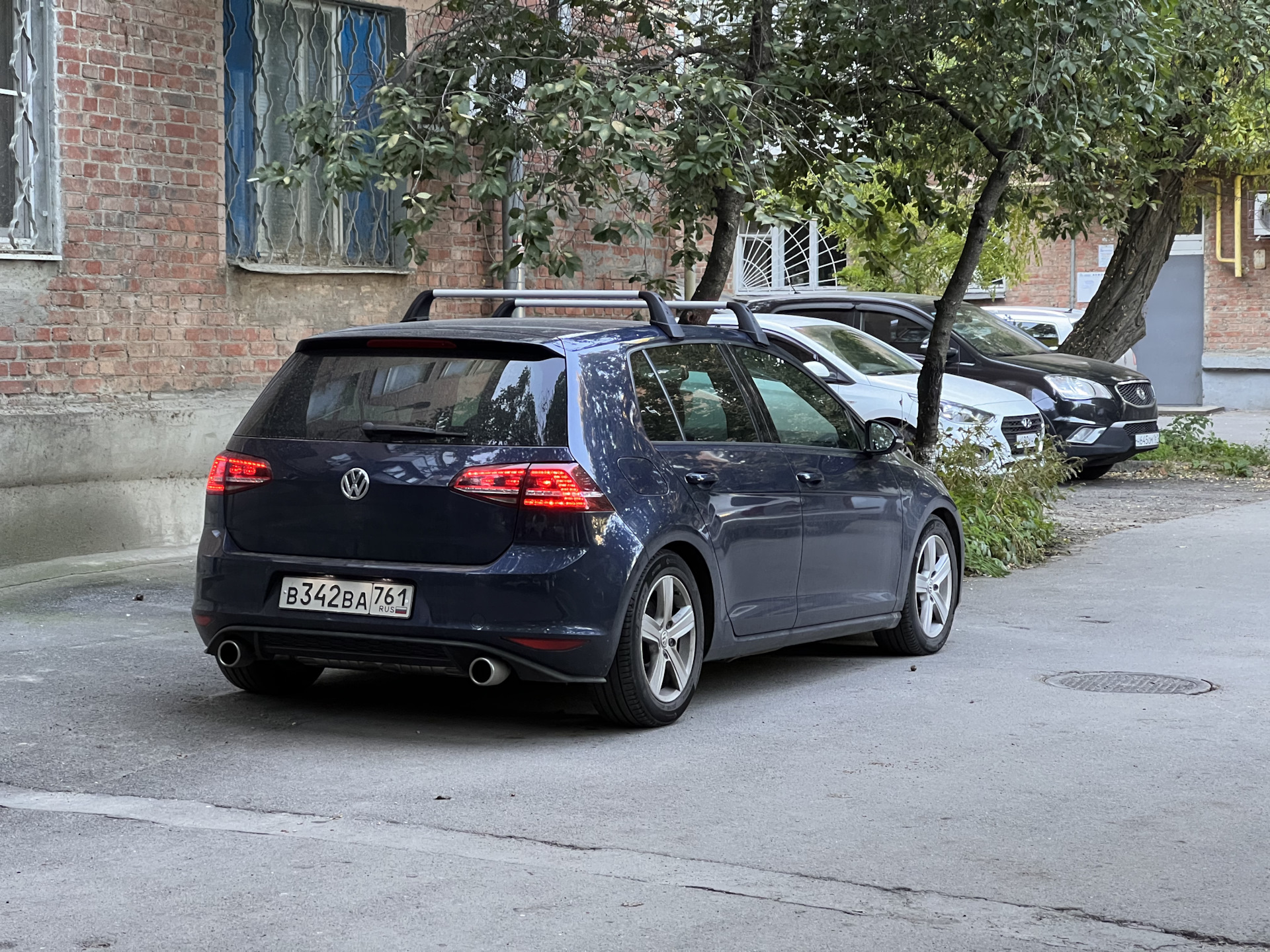 Поперечины — Volkswagen Golf Mk7, 1,4 л, 2014 года | аксессуары | DRIVE2