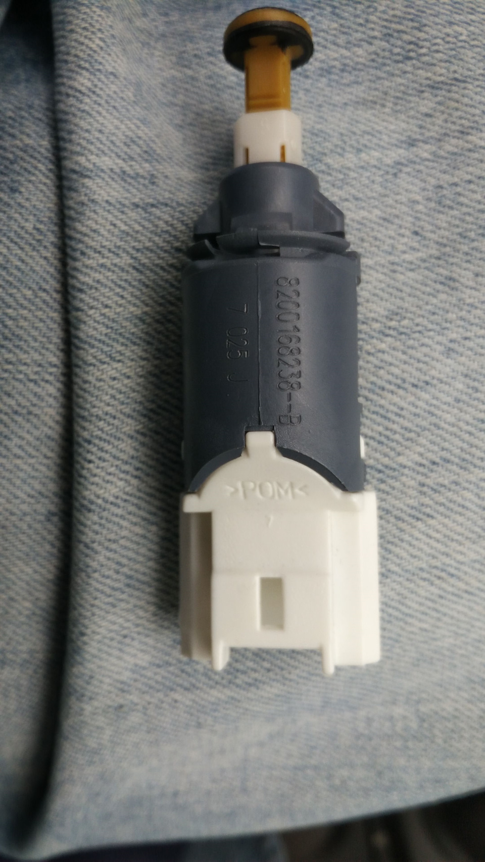 8200168238 Выключатель сигнала торможения RENAULT | Запчасти на DRIVE2