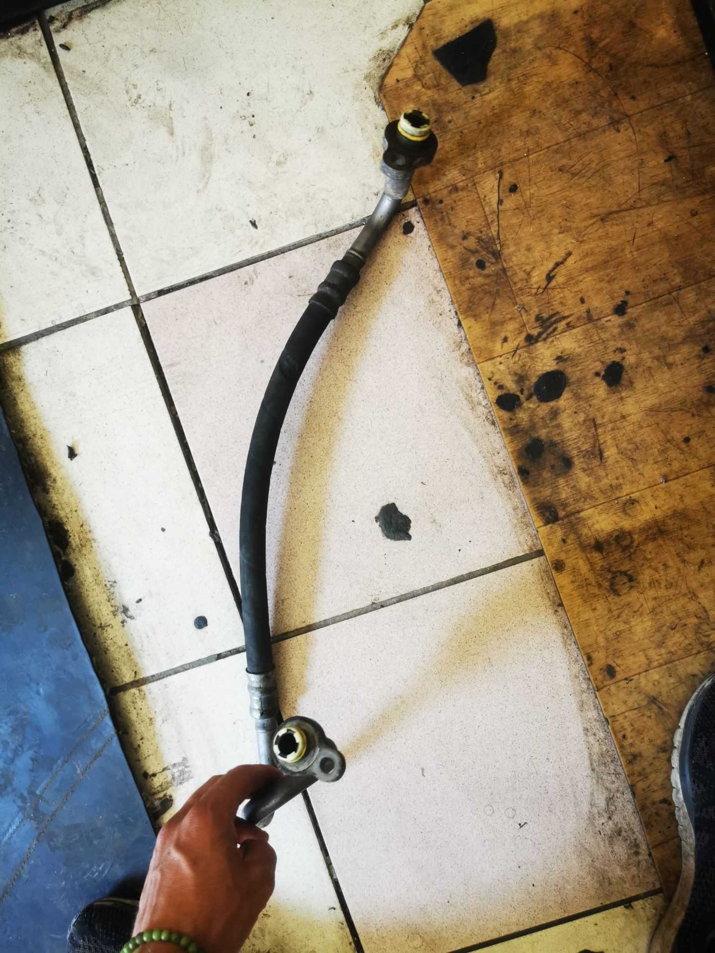 шланг кондиционера — Land Rover Freelander 2 (L359), 2,2 л, 2008 года ...