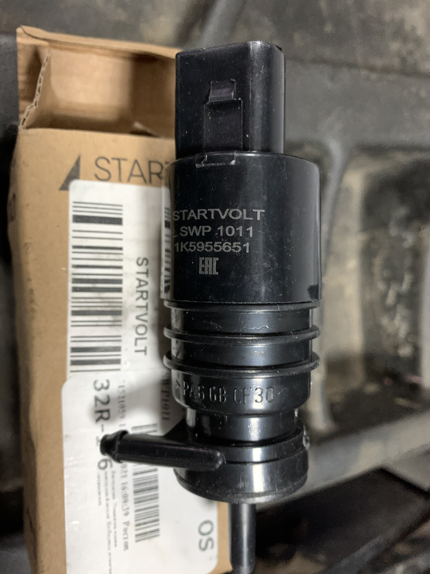 Замена моторчика омывающей жидкости — Mercedes-Benz C-Class (W203), 1,8 ...