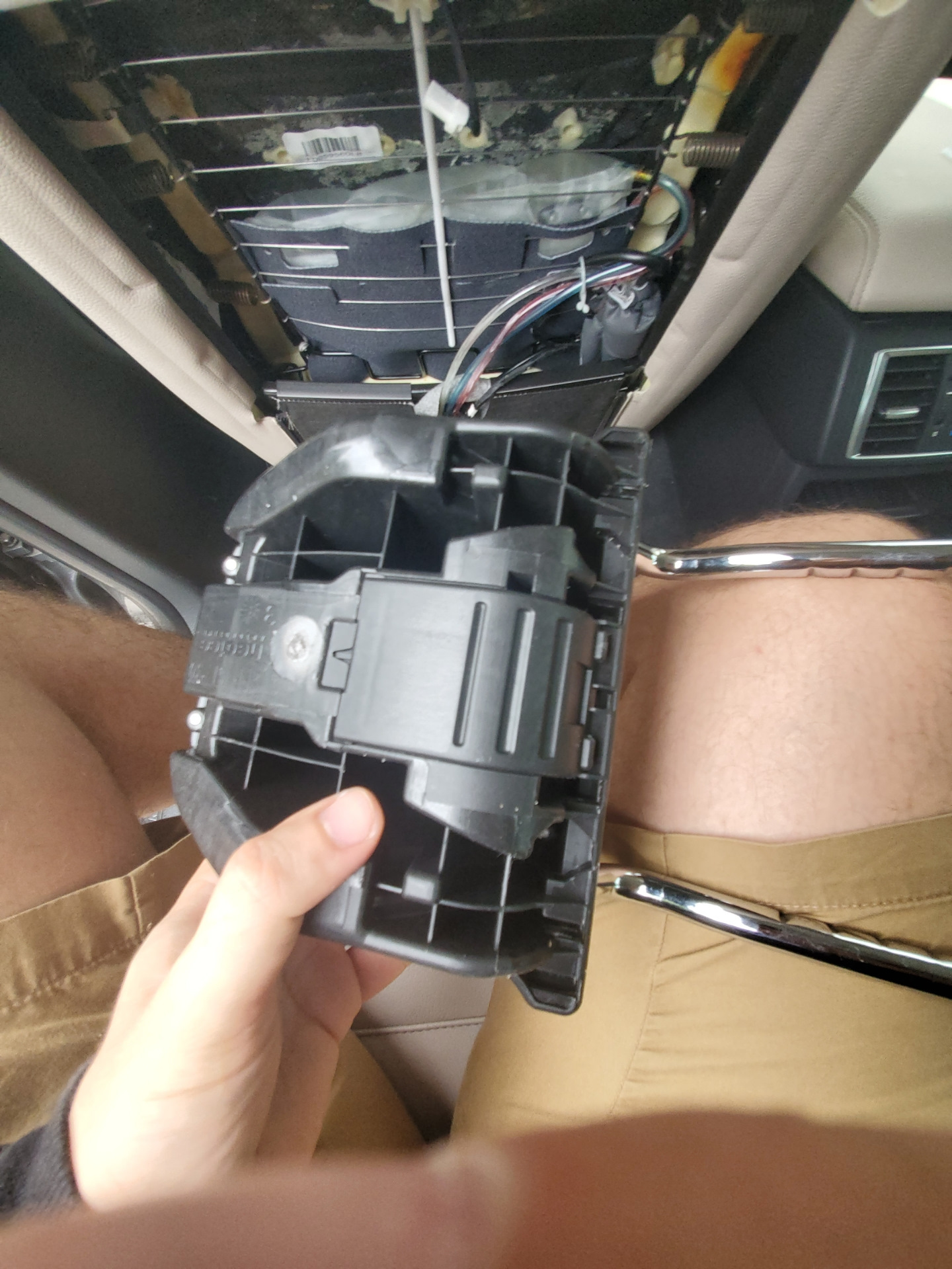 Заміна піропатрона активного підголовника — BMW X3 (F25), 3 л, 2011 ...