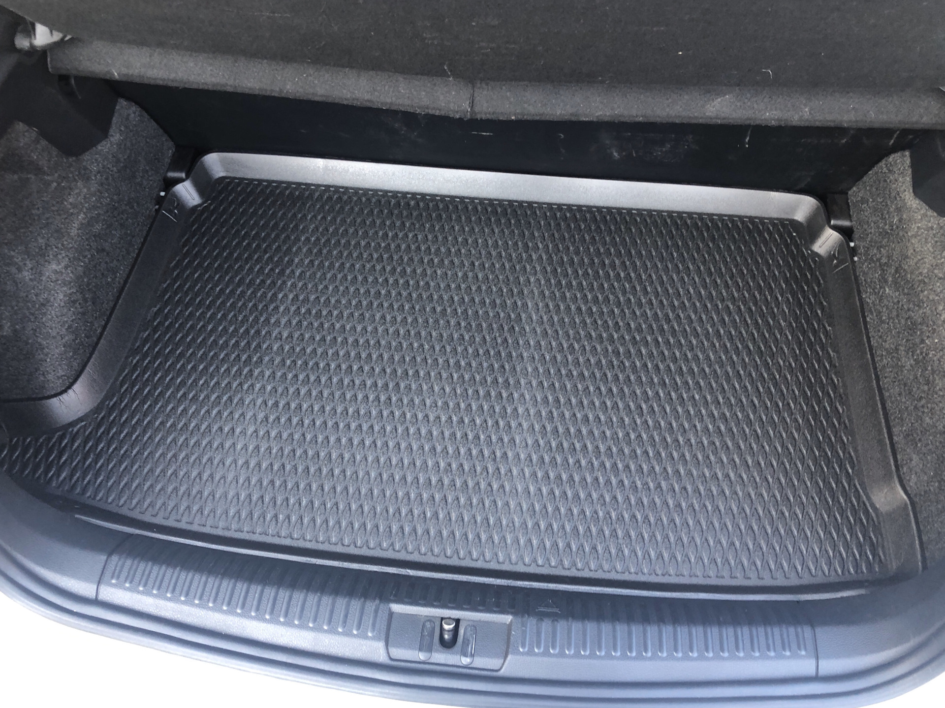 Первая доработка. Фальшпол ОЕМ. — Volkswagen Polo Hatchback Mk5, 1,4 л ...